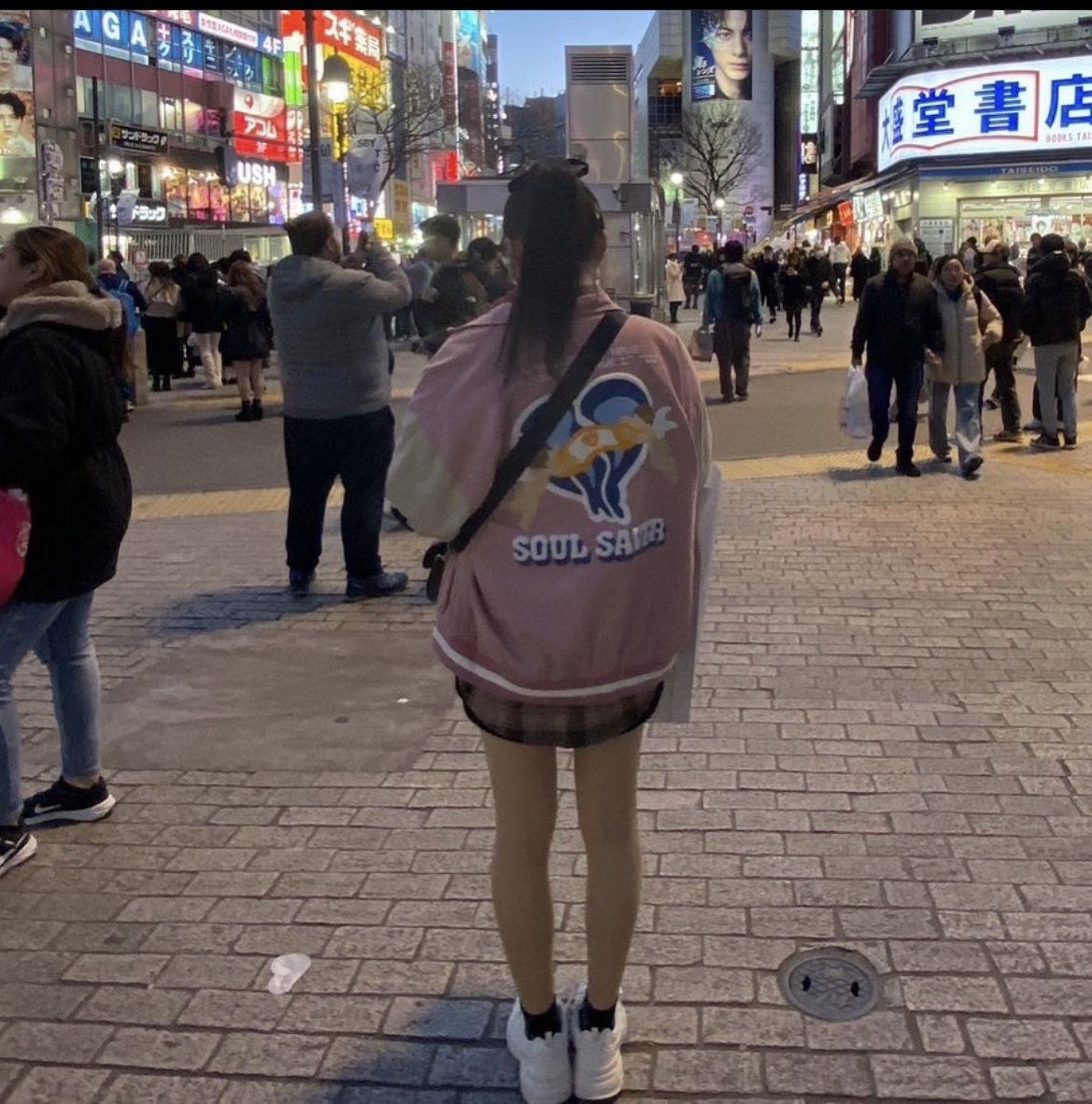 「晩餐歌」tuki.は何者？素顔は？デビューの経緯など徹底解説！ – emu.com